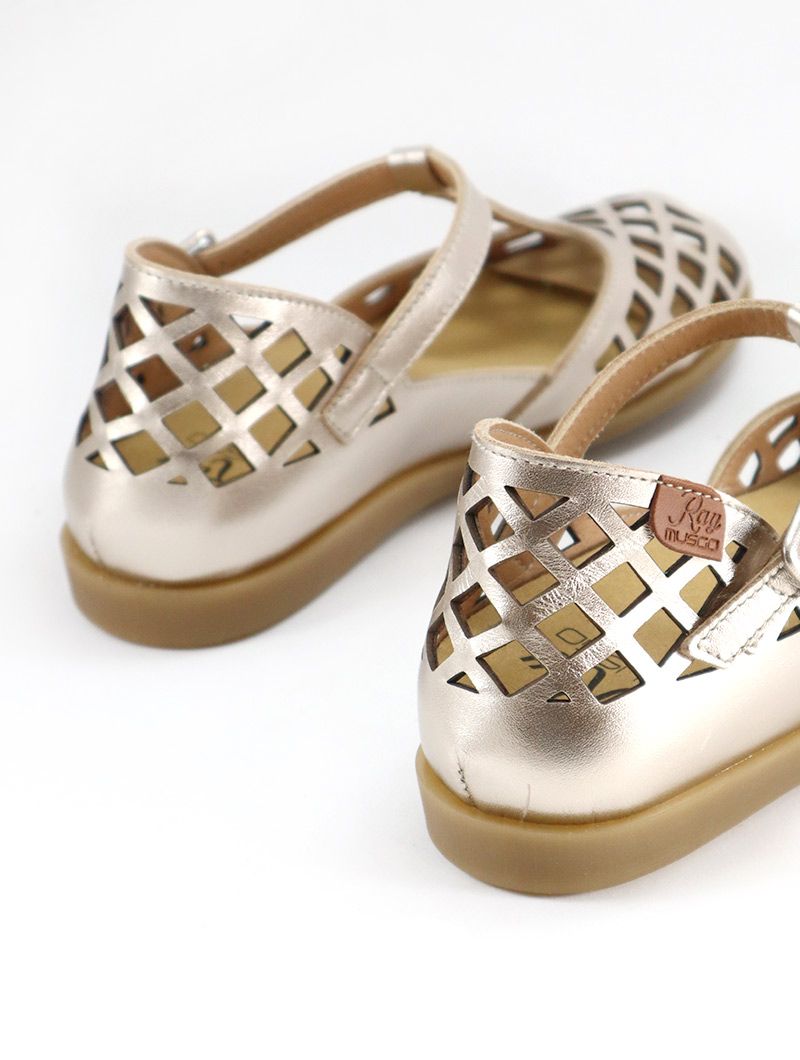 Sandalias para plantillas con talón cerrado troqueladas arena metalizadas